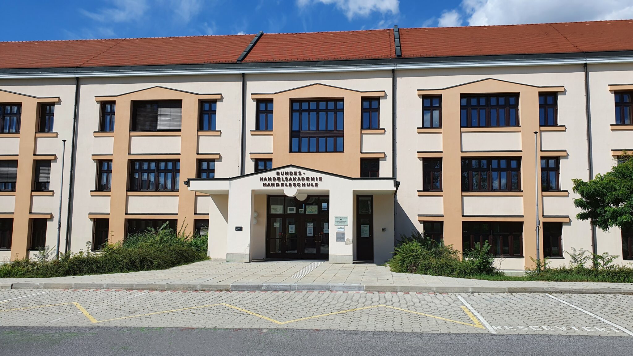 Intern – Hak Has Laa